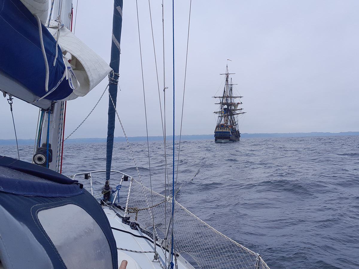 Sailing boat rescued by the Götheborg | Götheborg of Sweden