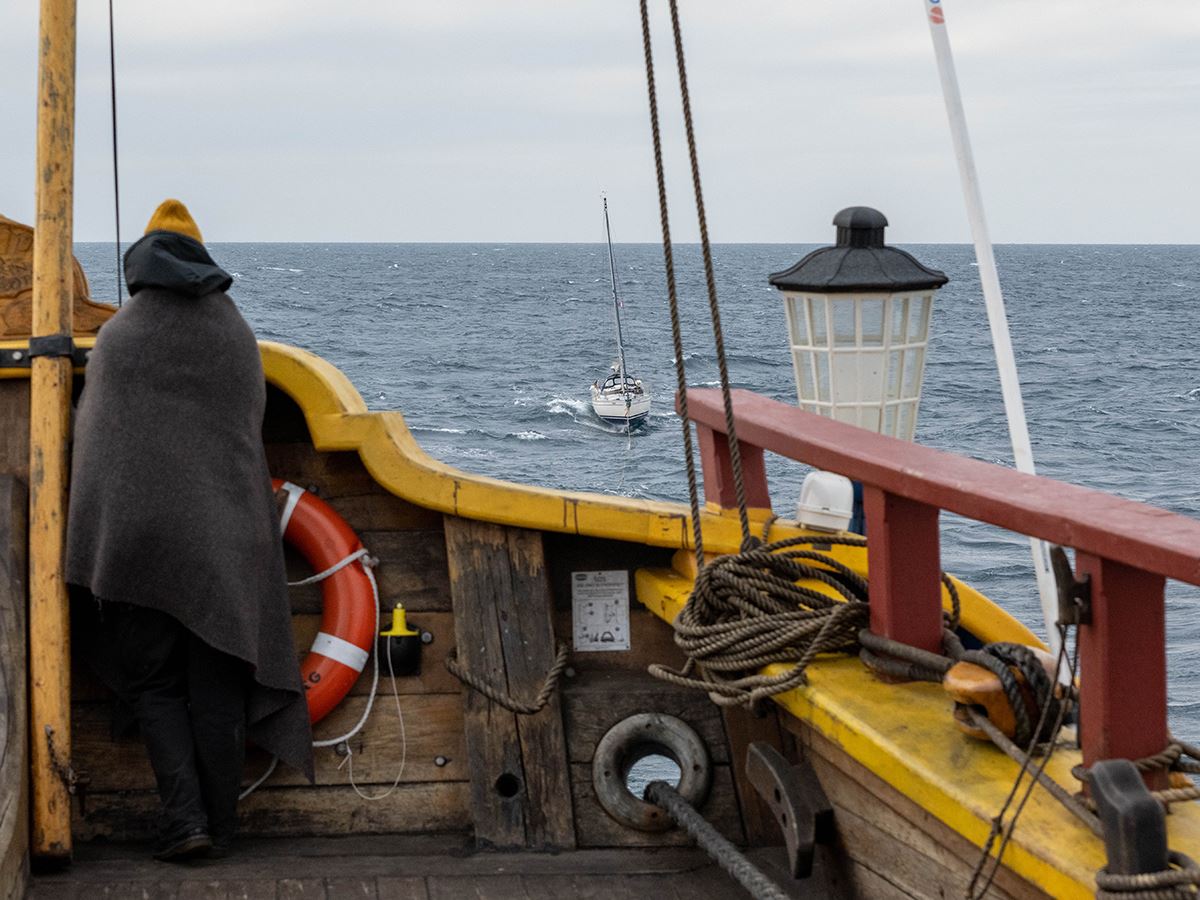 Sailing boat rescued by the Götheborg | Götheborg of Sweden